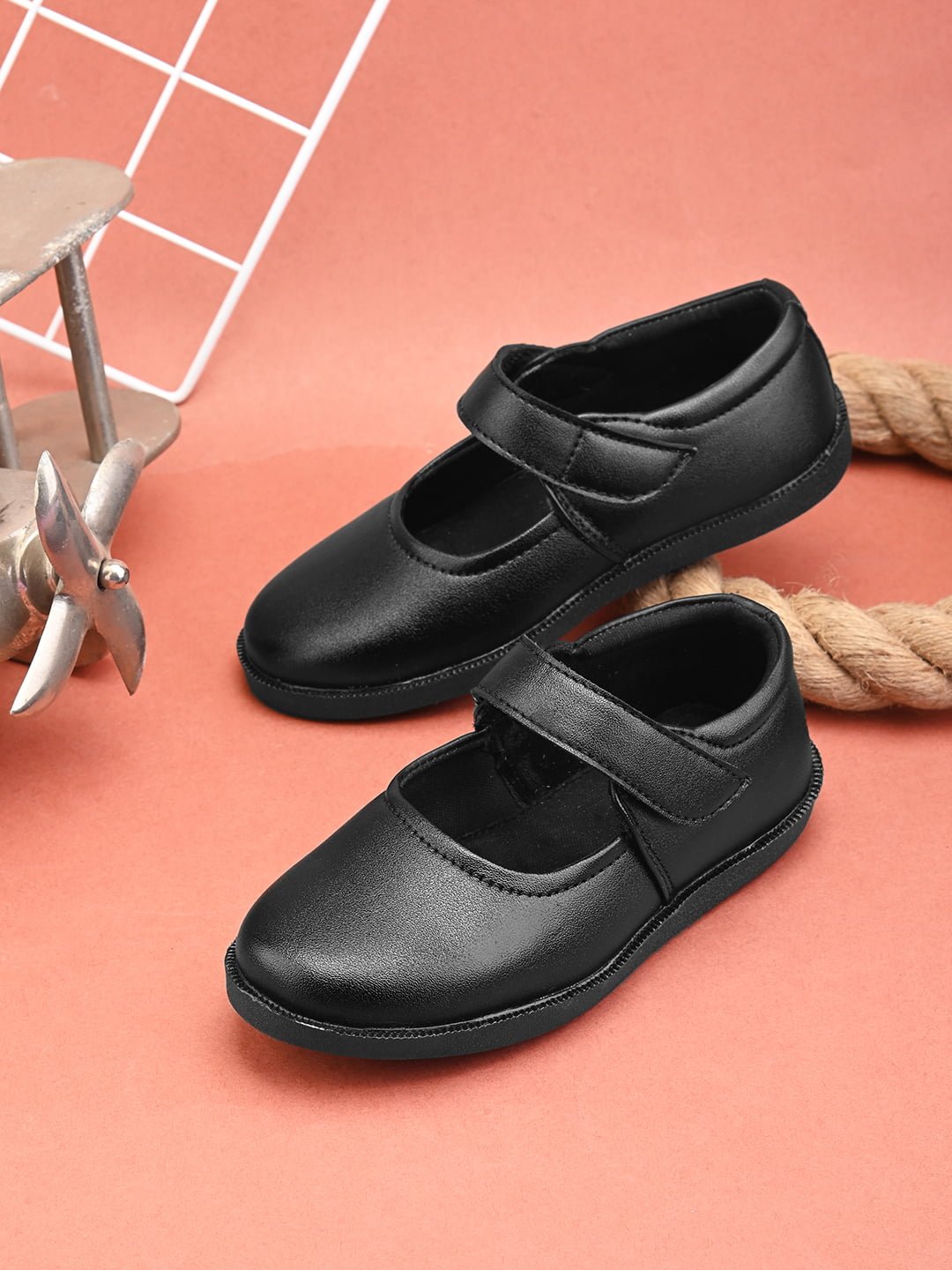 Buy Girls Black Shoes Online | Flat 100Rs Off : Stefens